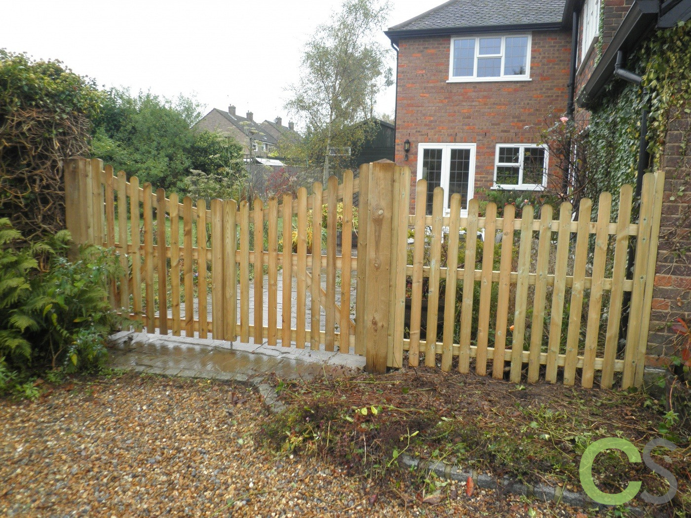 Round Top Picket Fencing Smooth 21 x 75mm x 1.8m, Country Supplies